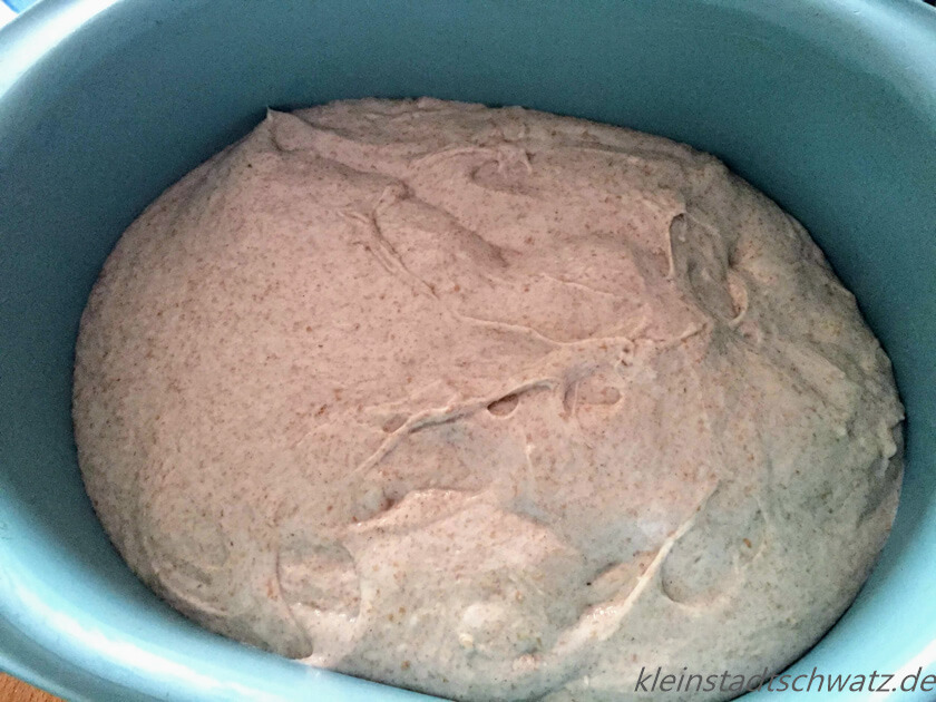 Dinkel-Sauerteig-Brot gebacken mit Zutaten von Biovegan | Kleinstadtschwatz